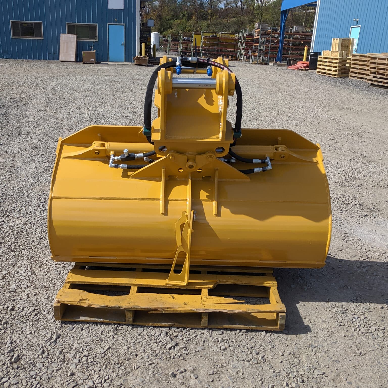 Severe Duty Tilt Bucket | Rockland Manufacturing